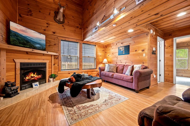 *5 Mins To Gatlinburg!* 2br W/hot Tub + Fireplace - Gatlinburg, TN