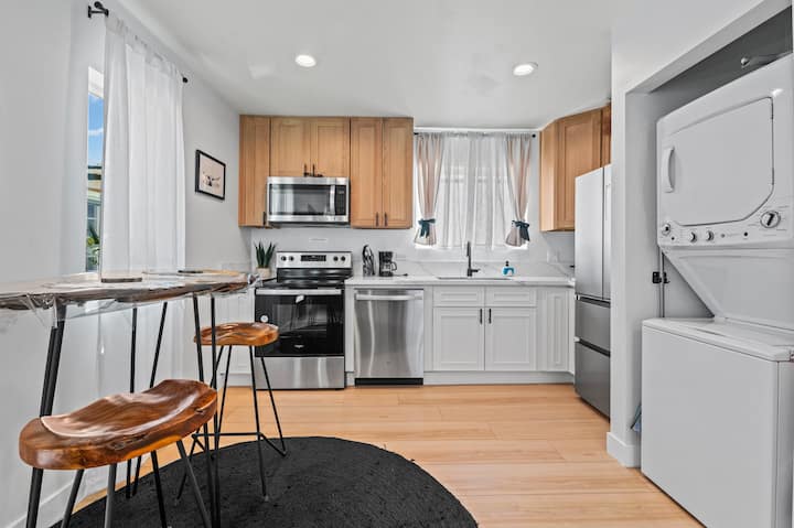 Strict No Parties, New Modern Clean Cozy Home - Escondido, CA