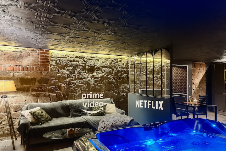 La Suite 1920 ~ Jacuzzi Privé & Donjon - Bas-Rhin