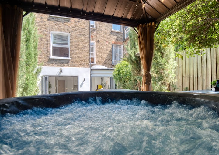 London Queen's Park With Cinema & Gaming Room - 