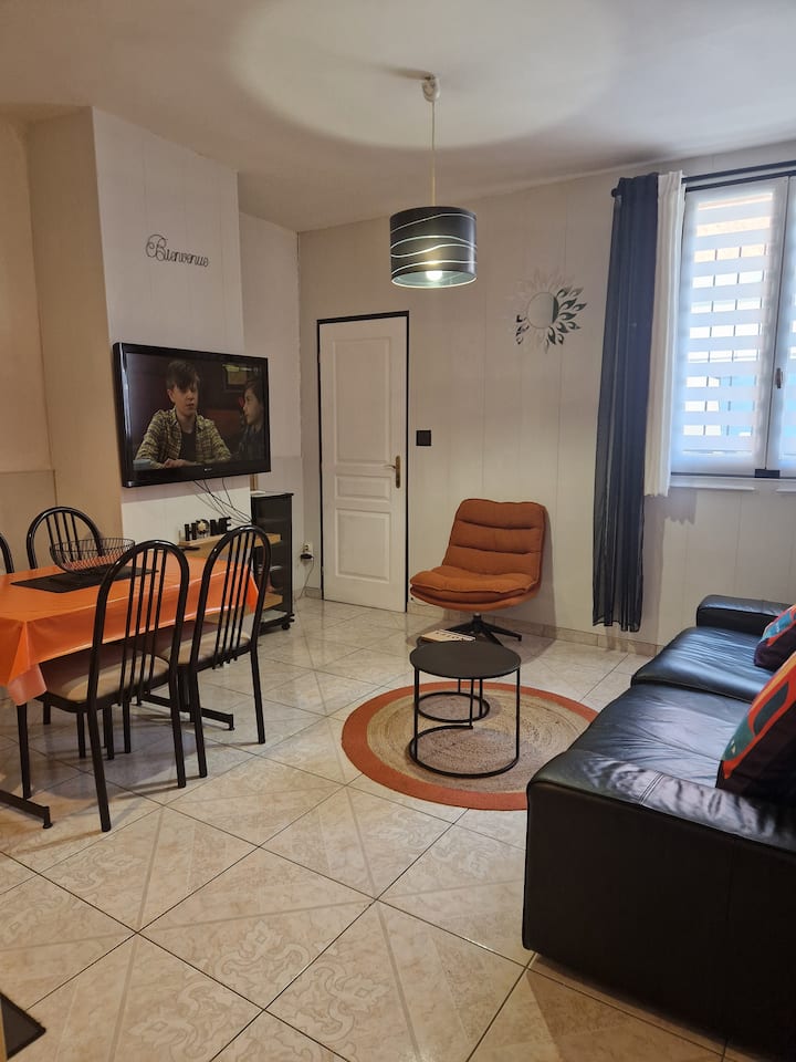 T2 En Ville Proche Sanctuaire  
Rdc  Parking Privé - Adé