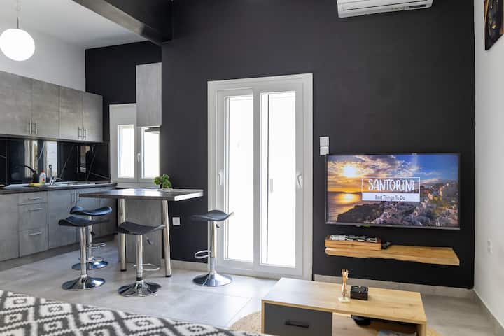 Victoria's Heart - Santorini