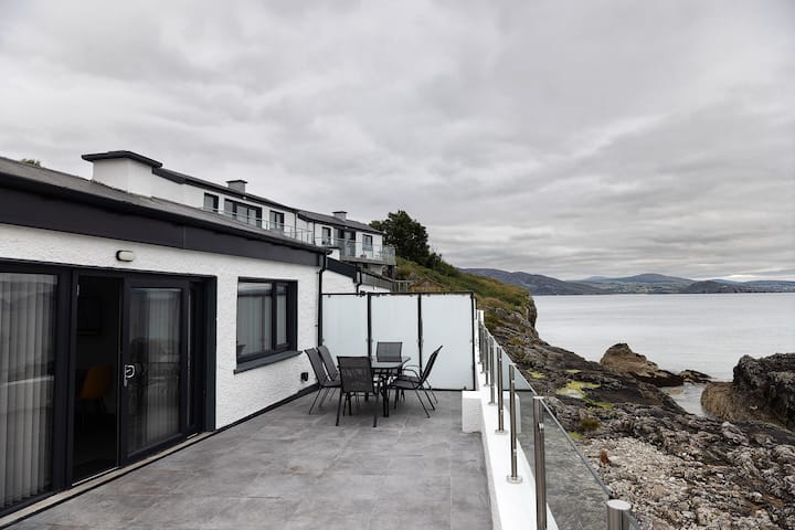 Pierside Apartment 4 Deluxe Accommodation - Downings