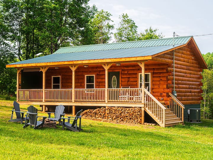"Chantilly Ridge" - A Romantic Retreat W/ Hot Tub - Fancy Gap, VA