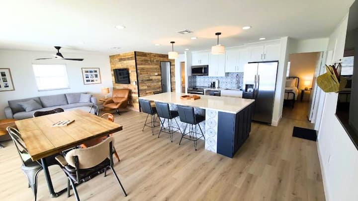 Charlie Flamingo's Good Vibes On Lake June - Lake Placid, FL