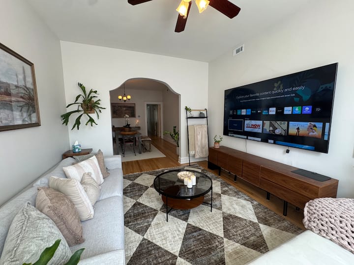 Stylish 3br/2ba Near Dining , Downtown &Transit - Chicago, IL