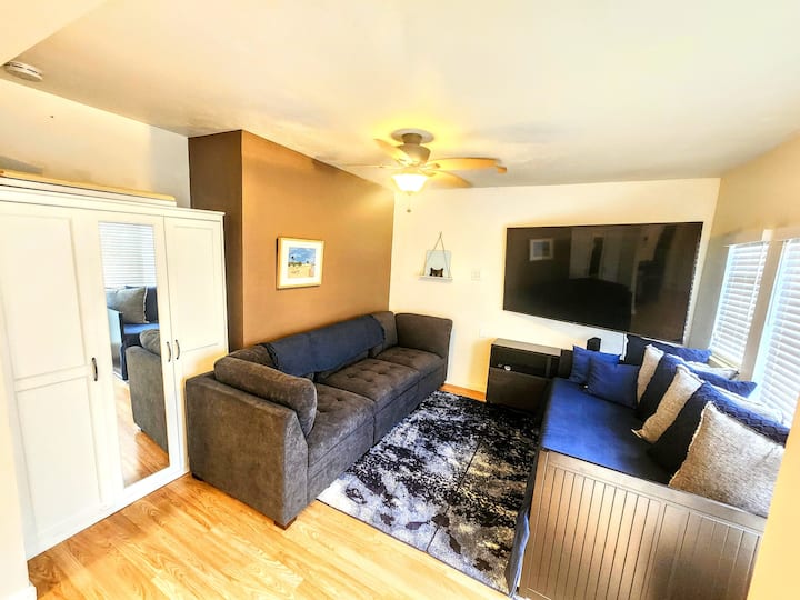 Private Full Suite - San Diego, CA