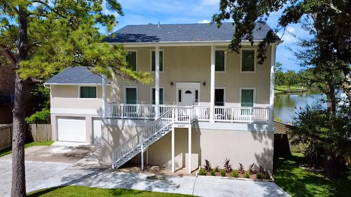 Lakefront Retreat Getaway Gameroom Firepit Fishing - Texas City, TX