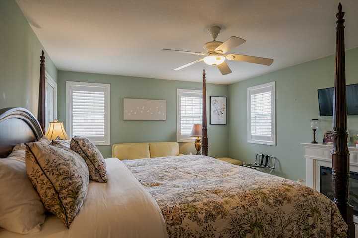 Bushmills Suite In Old Town Country Landing Bnb - Niagara-on-the-Lake