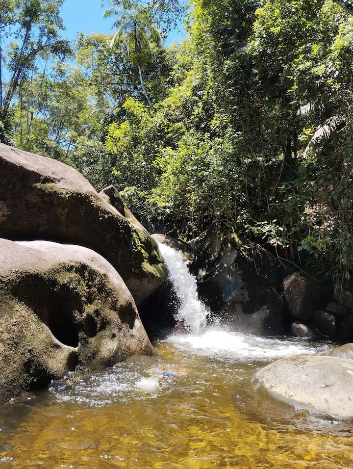 Casa Com Cachoeira, Bela Vista E Quadra De Vôlei. - Angra dos Reis
