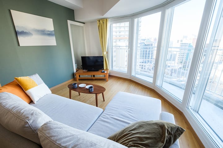 シアタースイート！札幌中心部2br 65㎡　Hi Condo 11f 空港・観光地アクセス完璧！ - Sapporo
