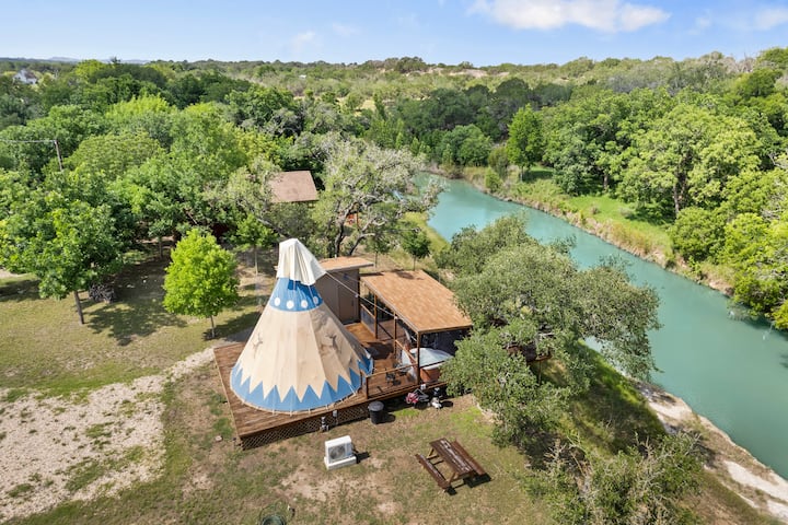 Stronghold Tipi | Creek Access & Hot Tub & Fishing - Bandera, TX