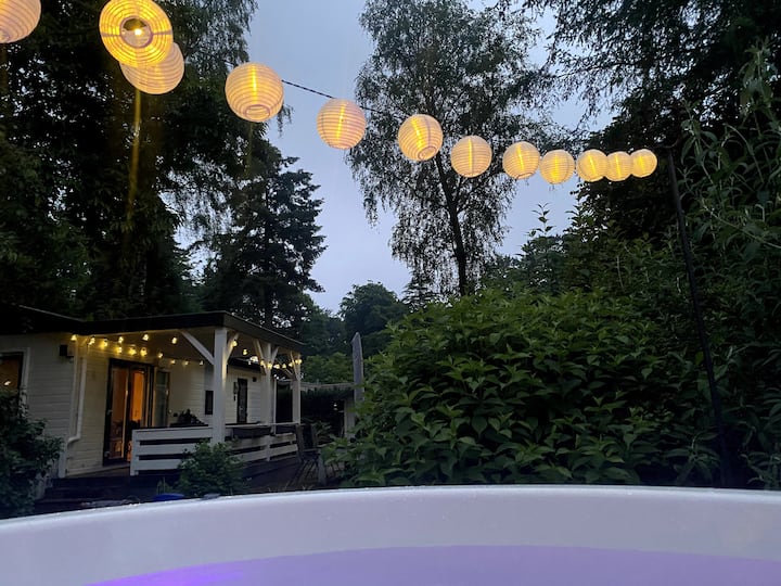 'T Tjilpplekje, 4 Persoons Chalet Met Privé Hottub - Putten