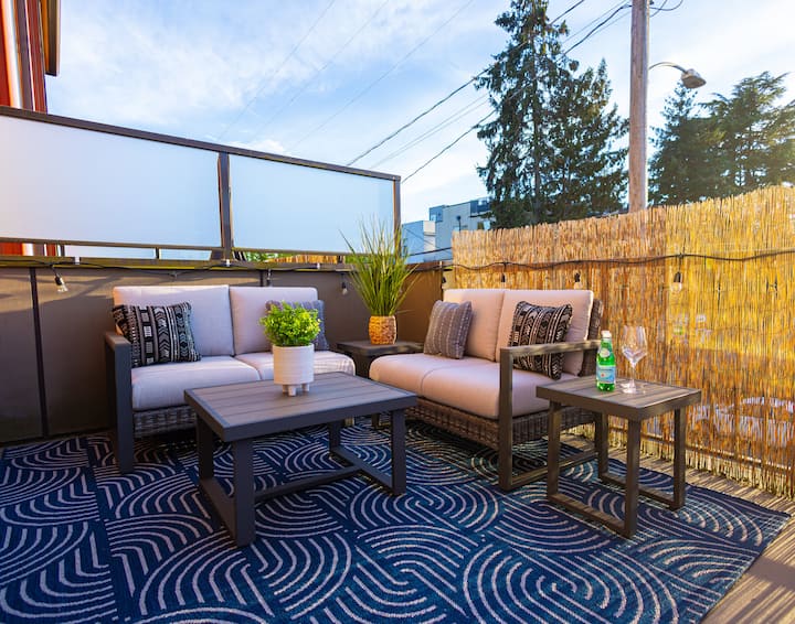 Luxury Seattle Townhome | Balcony & Ac | Near Uw - Seattle, WA