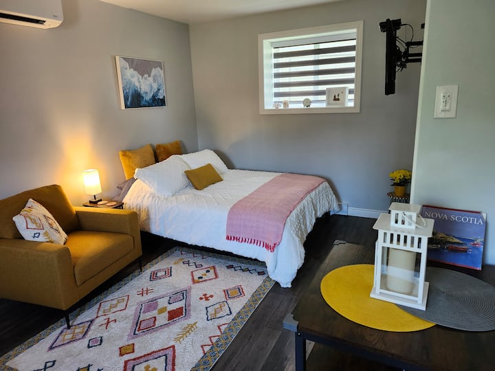 A Quiet Refuge In A Bustling City - Halifax, NS, Canadá
