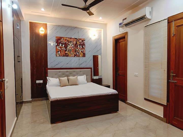 Villa In Mathura For Whole Family - Mathura