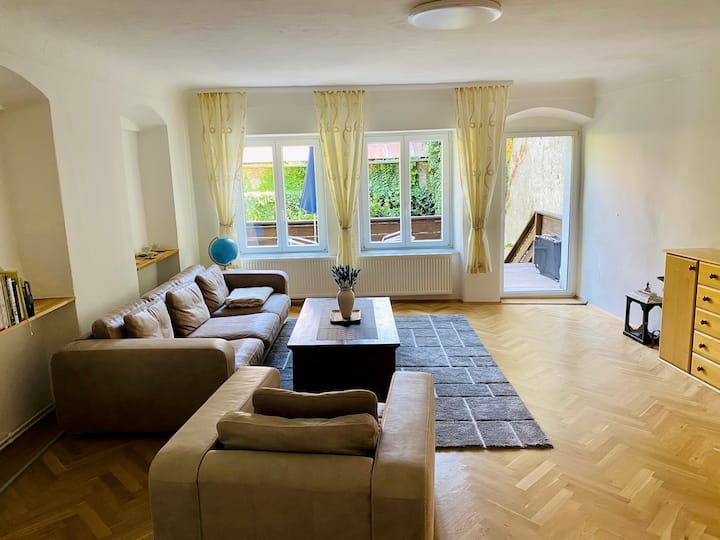 Ruheoase In Fußgängerzone: Terrasse & Garten - Villach