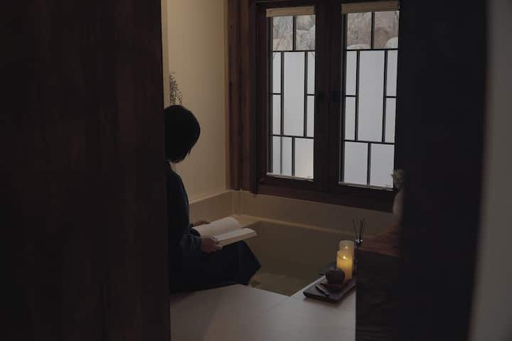후아경 한옥스테이
逅. 我. 景
만날 후. 나 아. 경치 경 - 용문면