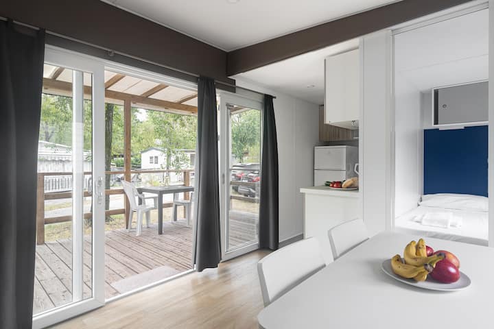 Adorable Home Secret Garden, Charming Mobile Home - Ravenna