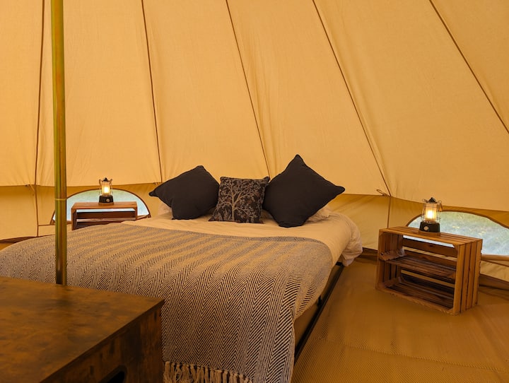 Luxury Glamping Bell Tent  - Cheshire Countryside - Nantwich