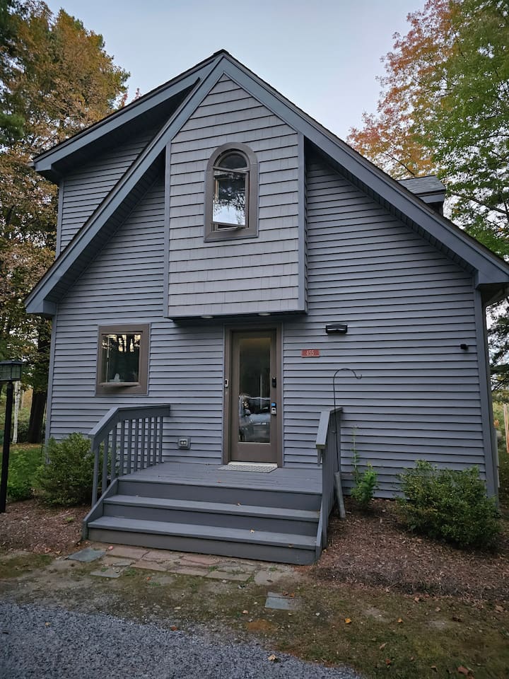 Cozy Bolton Cottage - 2 Br/2 Ba With Gameroom - Bolton Landing