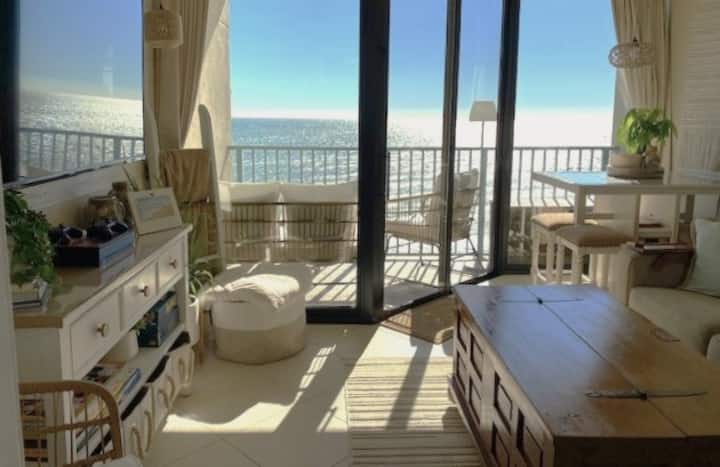 Oceanfront Luxury
 Pool, Lazy River, Full Kitchen - Myrtle Beach, SC