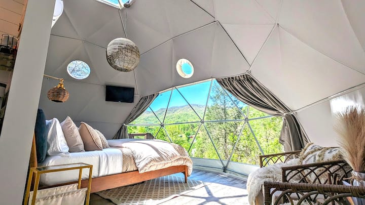 Romantic Couples Stay With Hot Tub & Great Views - North Carolina