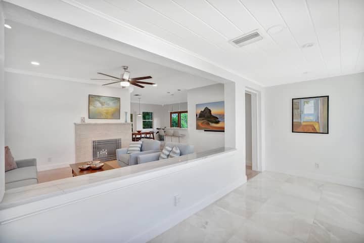 Luxury Retreat In Victoria Park: Stylish Getaway - Fort Lauderdale, FL