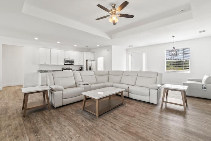 Modern Luxury Coastal Home- Central, Near Beach - North Port, FL