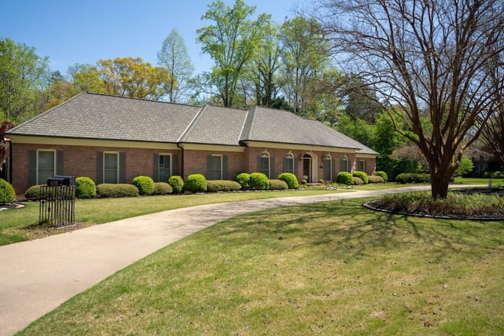 Lakefront Retreat W/ Guest House - LaGrange, GA
