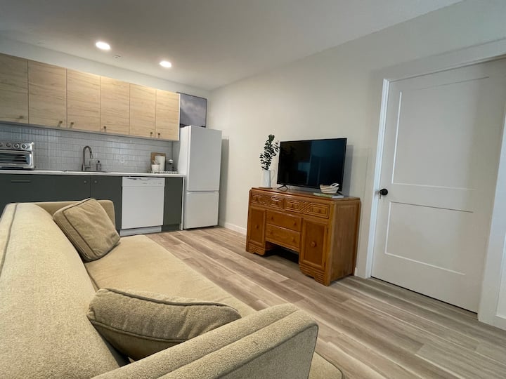 Mills50 Garden Flat By Advent Health - Min 30 Days - Orlando, FL