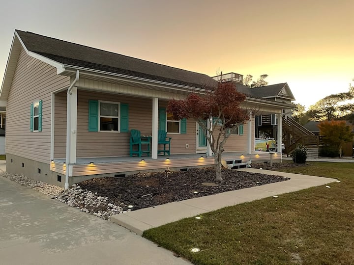Tranquil Breeze - 5 Min. Walk To The Beach! - Oak Island, NC