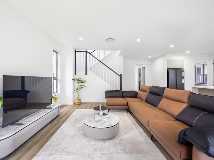 Modern Elegance: Spacious 5br Retreat In Rochedale - Brisbane