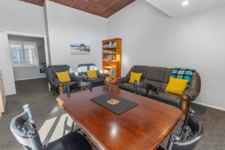 Perfect Location. Beach Holiday Home - Mount Maunganui