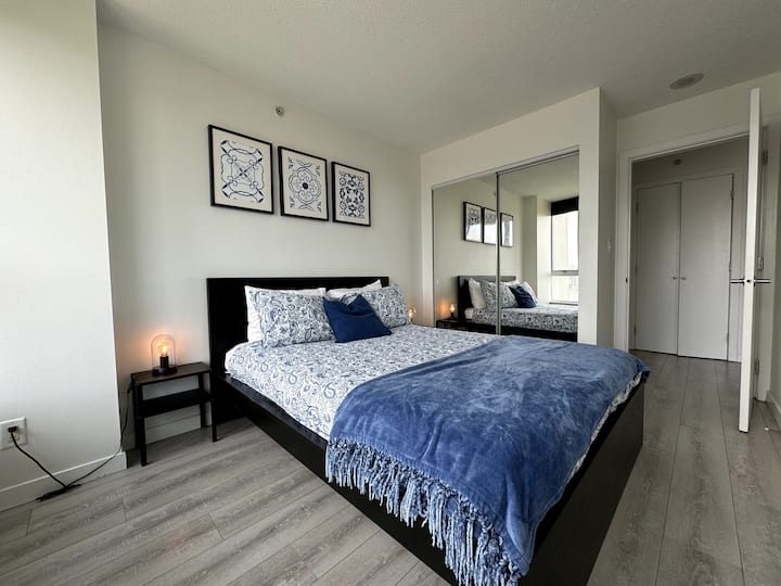 1br Condo Near Tourist Attractions! W/parking - British Columbia