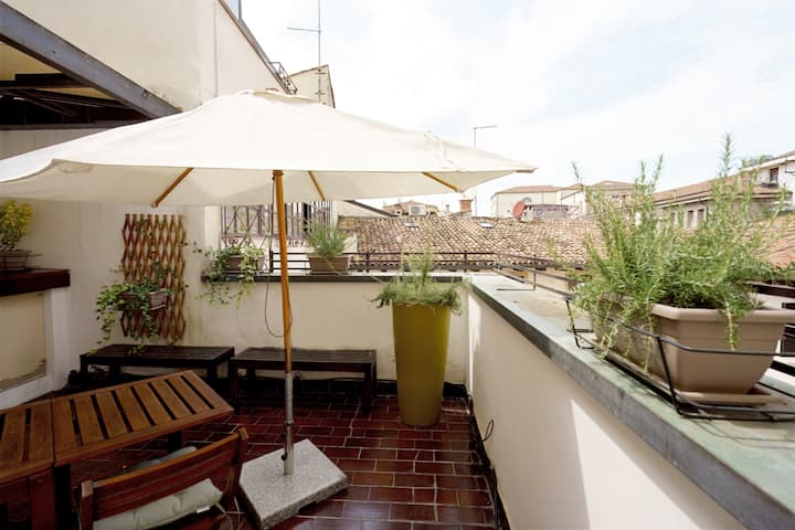 Studio Apartment With Terrace In The Center Of Vr - Verona