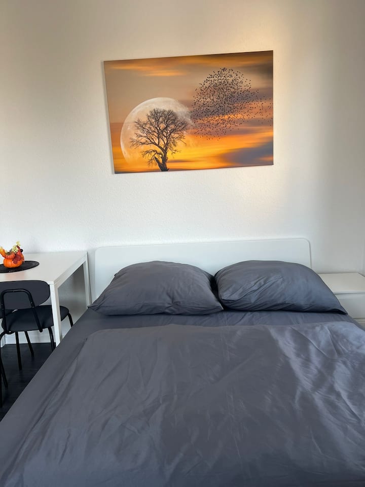 Genesis Apt. Room 2 - Stuttgart