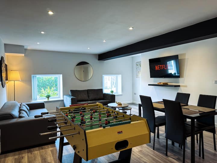 Open Plan Living Games Flat | Central | Book Now! - Birkenhead
