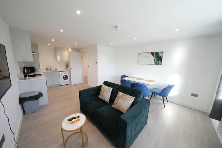 5 Min Drive To Airport/ Parking/ Ev Charging - Hounslow