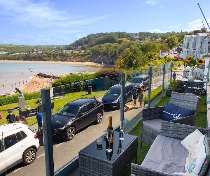 Perfect With Stunning Views - New Quay