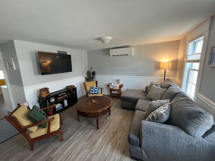 Sunny Old North End Apartment - Burlington, VT