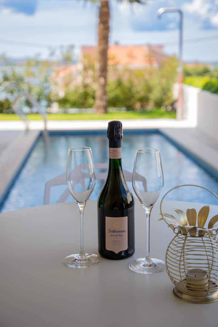 Gala'pe 
Apartment I Mit Pool - Zaton