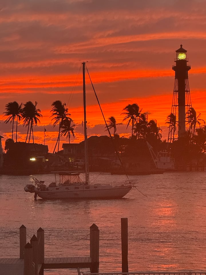 Escape To The Ocean - Pompano Beach, FL