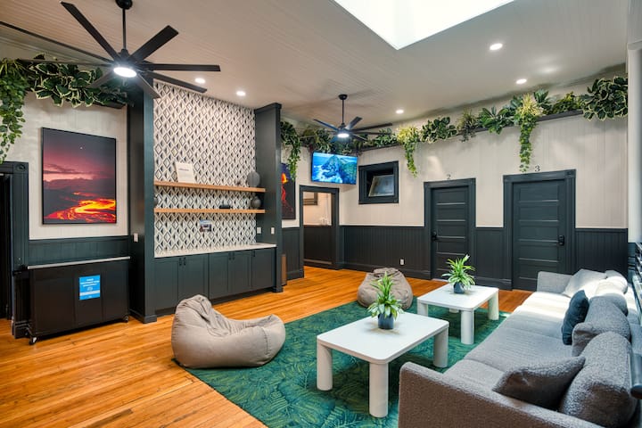 6 Bed Female-only Dorm Room - Hilo, HI