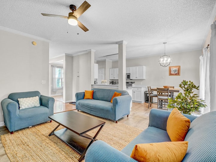 Luxe 5br Retreat | Game Room + Near Ncsu - Raleigh, NC