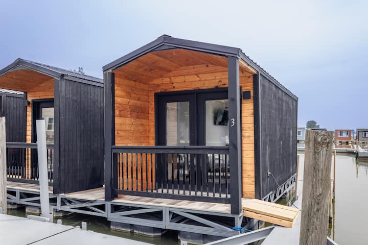 Lux Houseboat #5 At Solstay - Sandusky, OH