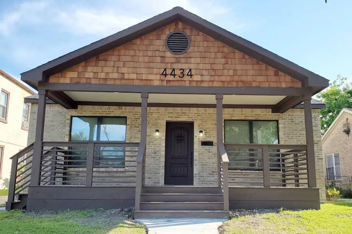 2br Luxury Eado House! | Med Center Stadiums! - Houston, TX