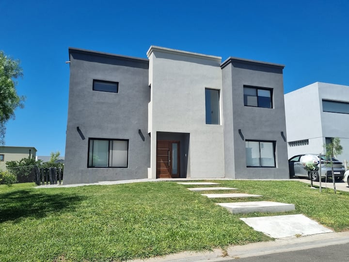 Alojamiento Barrio Privado Pilar Del Este - Villa Rosa