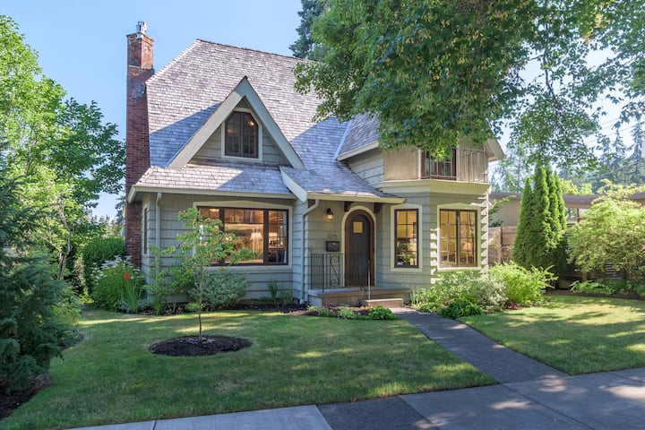 Charming Century Home Near University Of Oregon - Eugene, OR