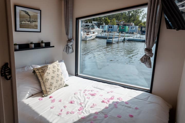 Lux Houseboat #4 At Solstay - Sandusky, OH